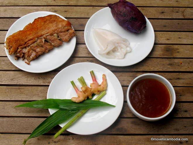 Recipes from Cuisine Wat Damnak: Pork rib and squid soup