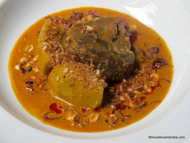 Recipes from Cuisine Wat Damnak: Beef saraman curry